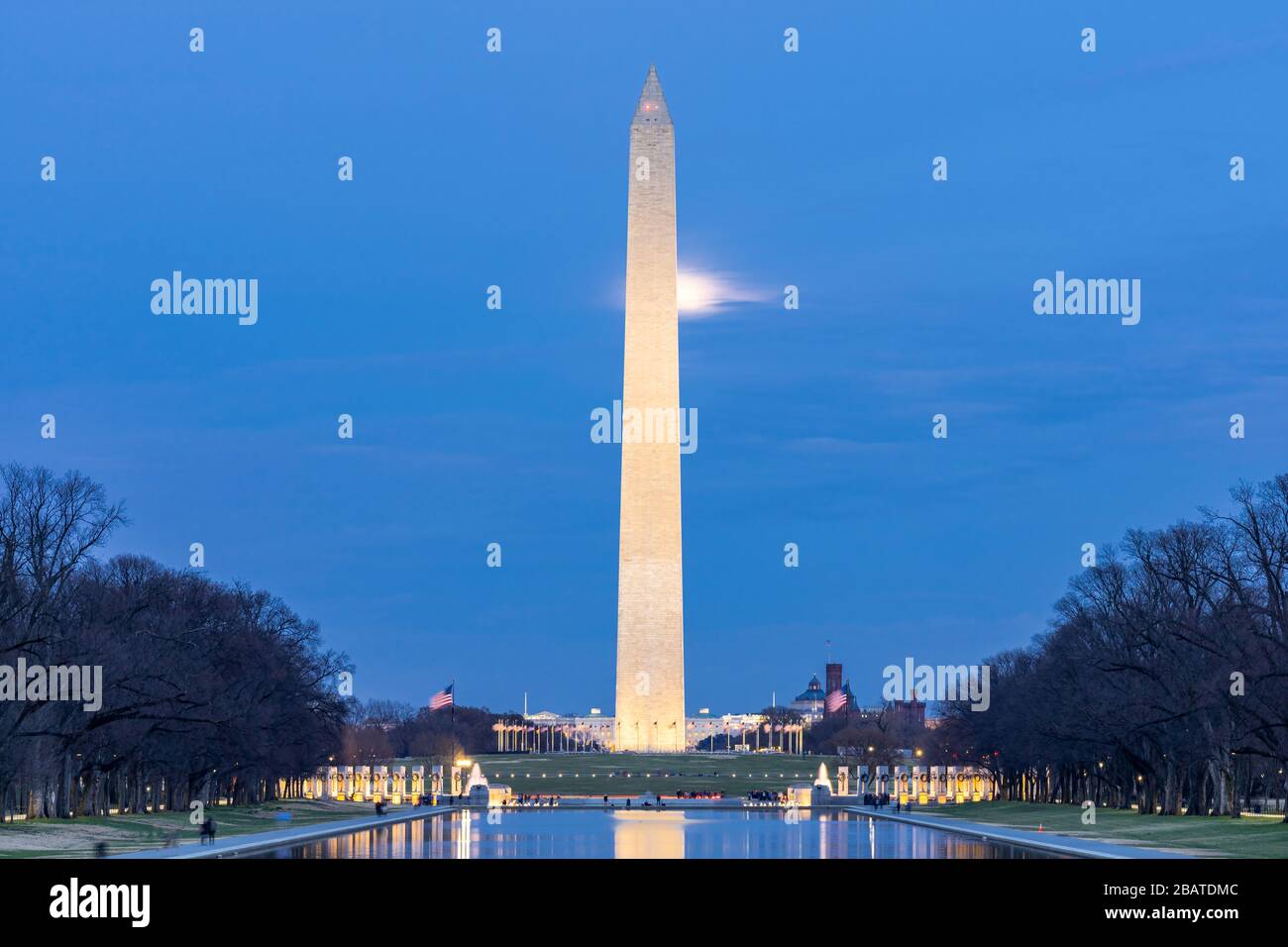 Washington Monument in new reflecting pool from Lincoln Memorial at ...