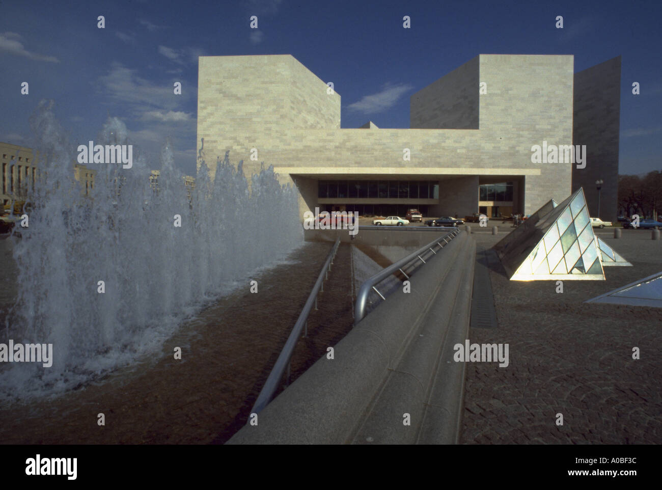 Looking at the East Wing of the National Gallery of Art in Washington ...