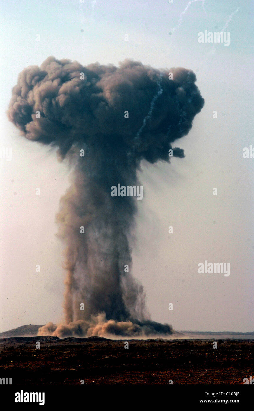 A large explosion of 3 tones of old Iraq artillery rounds Stock Photo ...