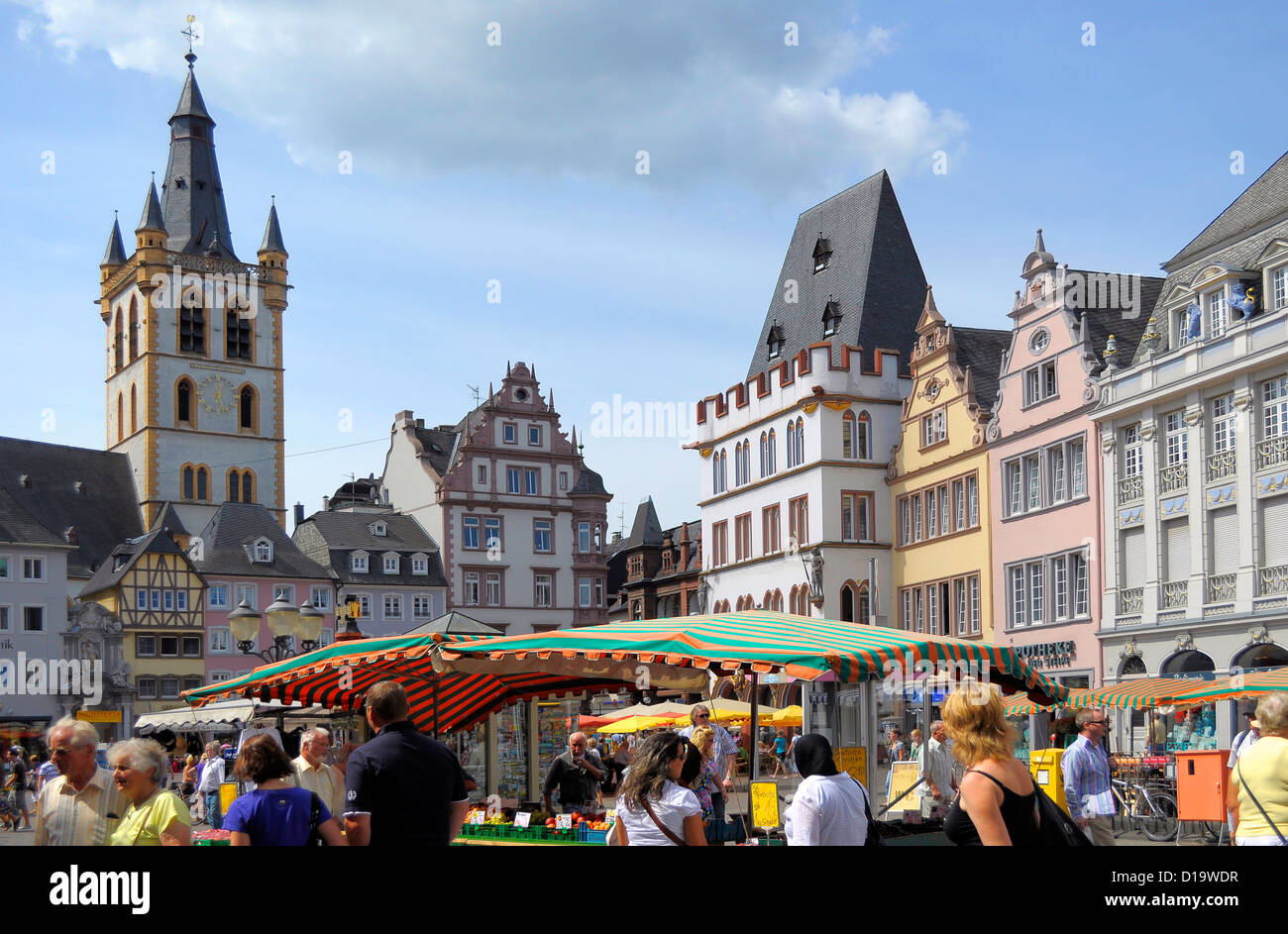 Trier, pedestrian shopping street, the main market in the center Stock ...