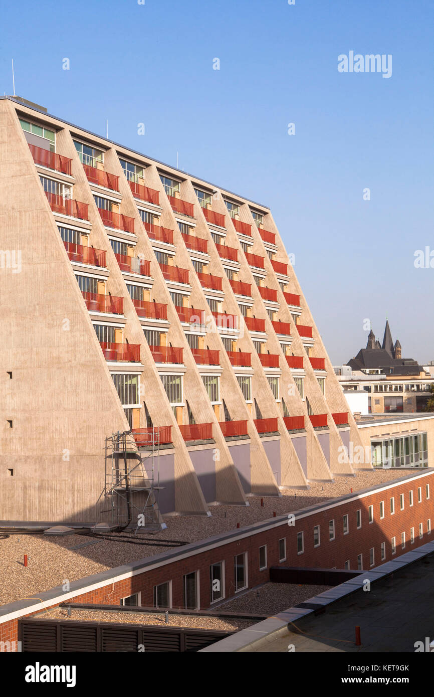 Europe, Germany, North Rhine-Westphalia, Cologne, the opera house at ...