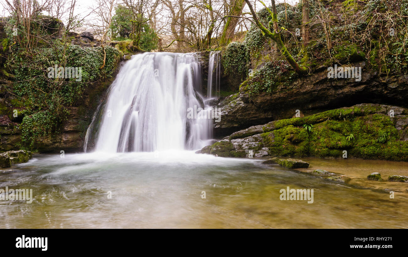 Janet's Foss Waterfall in idyllic peaceful countryside (stream water ...